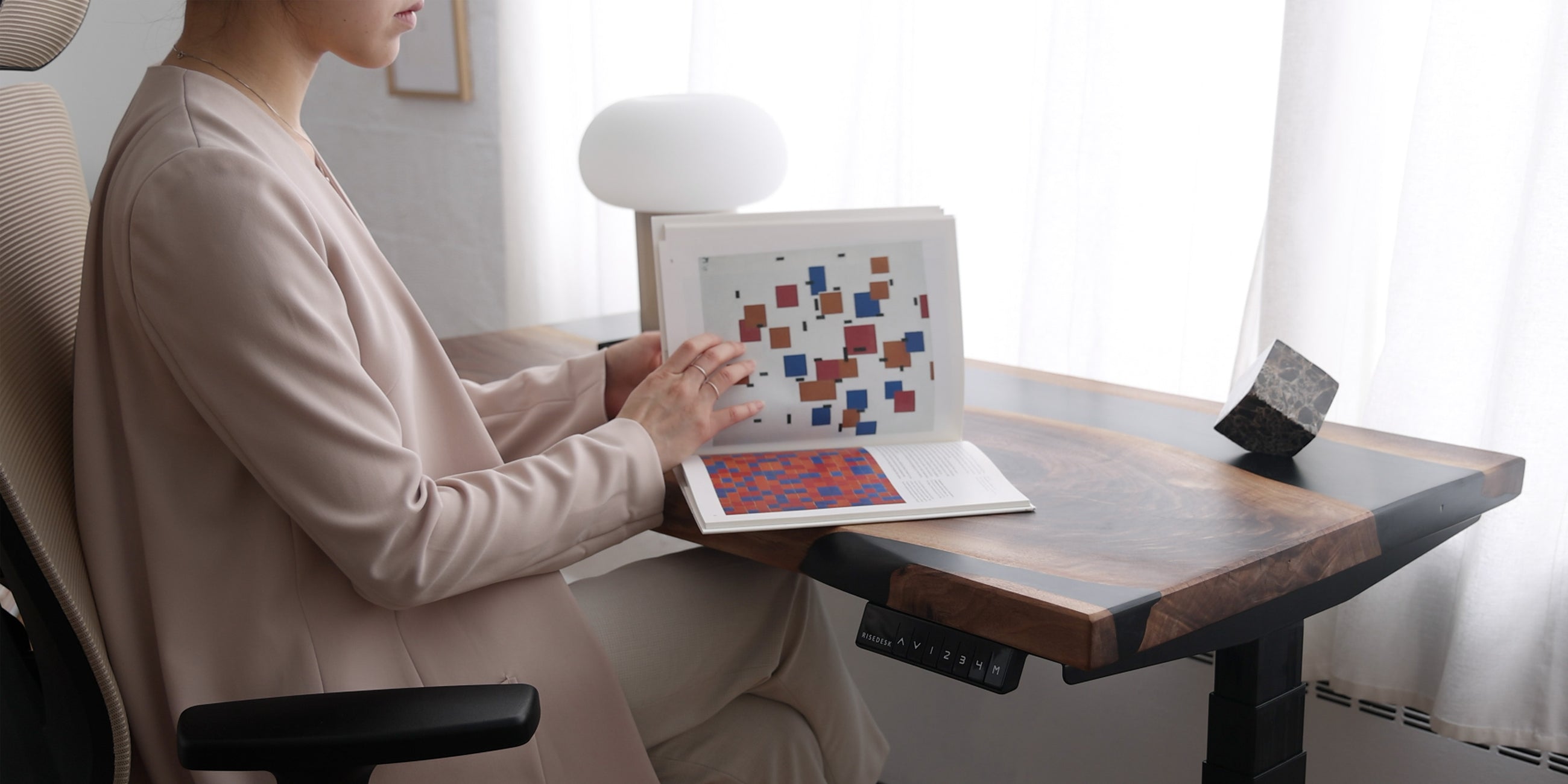 Electric standing desks - Proudly Canadian.